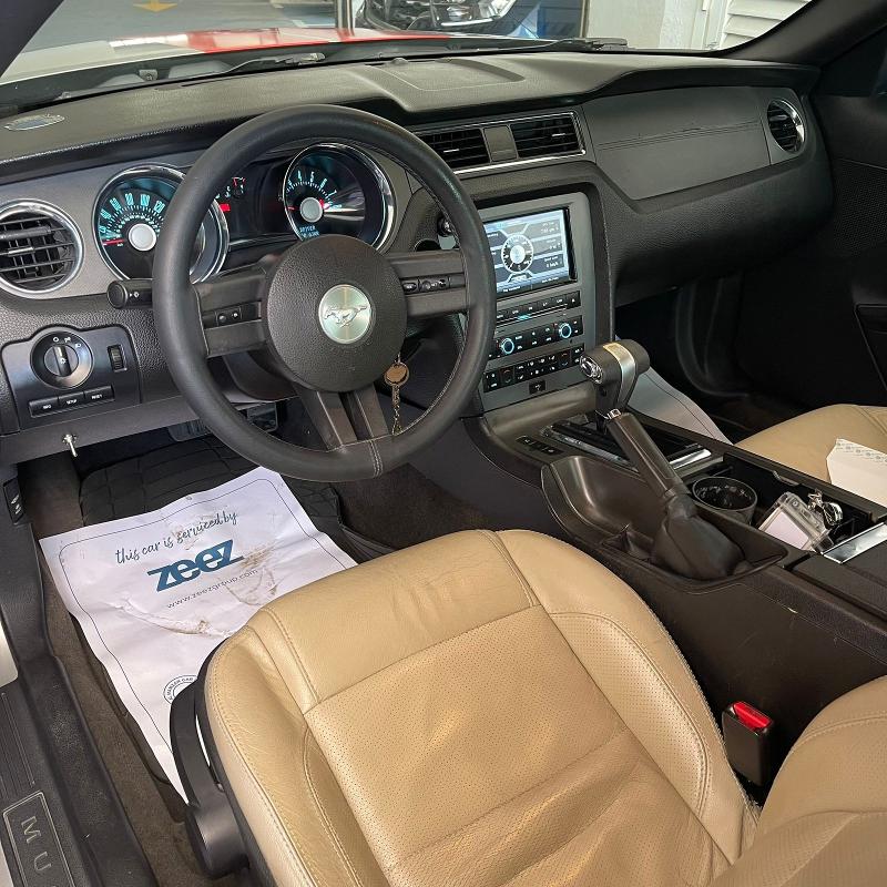 Ford Mustang 2012 Interior